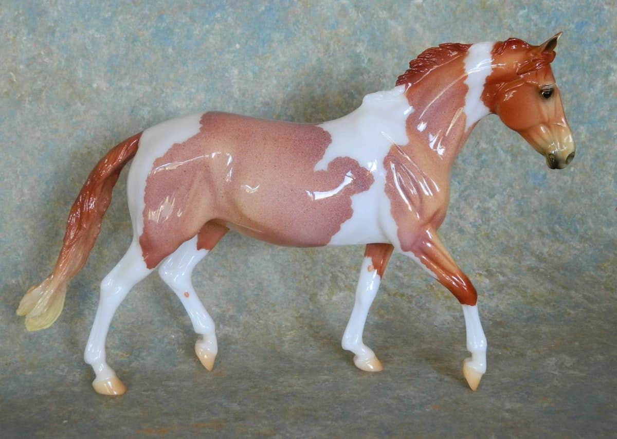Sláinte Surprise – Glossy Red Roan Pinto | Breyer Value Guide